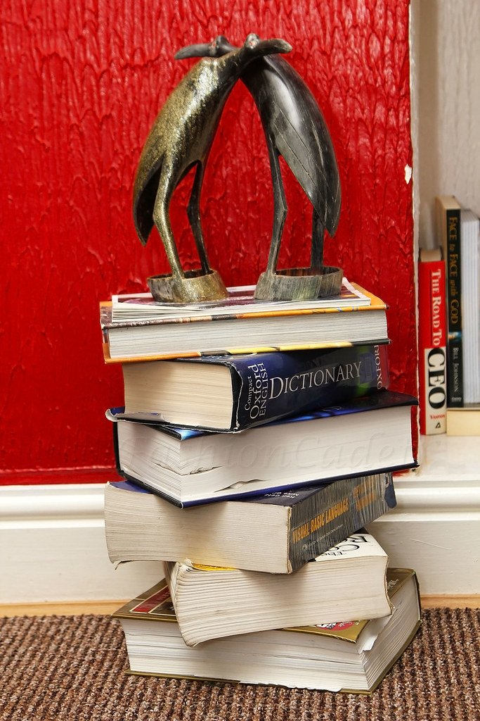 How to do stacked books table diy